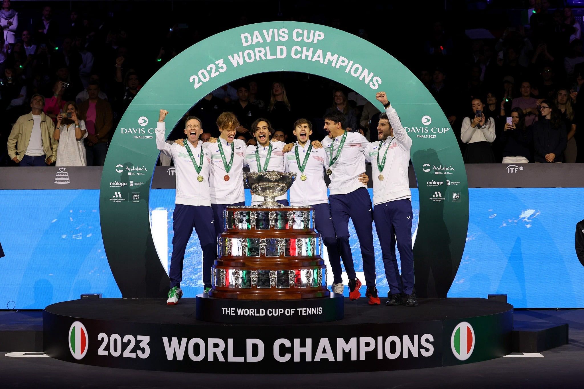 Davis Trophy Tour, the cup won by the Azzurri stops in Palermo ...